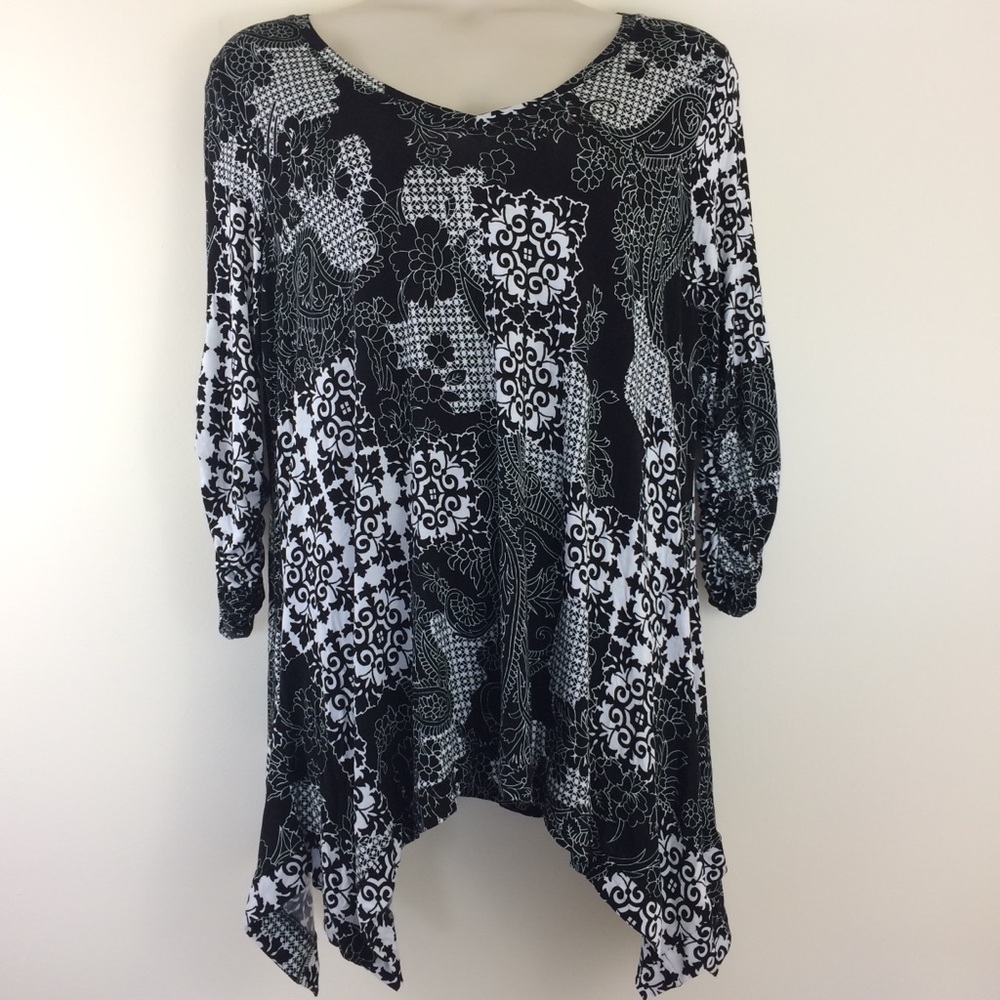 Grace Elements Woman Black & White Printed Tunic - Gem